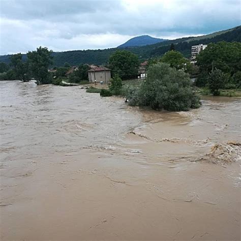 Хайредин на тръни хората са в готовност за евакуация