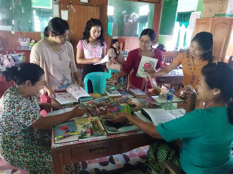 ငပလီမြို့၌ စာဖတ်ရှိန် မြှင့်တင်ရေး ရွေ့လျားစာကြည့်တိုက် Mobile Library ဖြင့် စာအုပ်၊စာစောင်များ