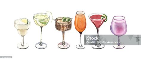 수채화 칵테일 잔 세트 마티니 진 와인 마가리타 잔 주류 럼주 손으로 그린 그림은 흰색 배경에 분리되어 있습니다 알코올 음료가 들어간 레시피 목록 카페에 딱 맞습니다