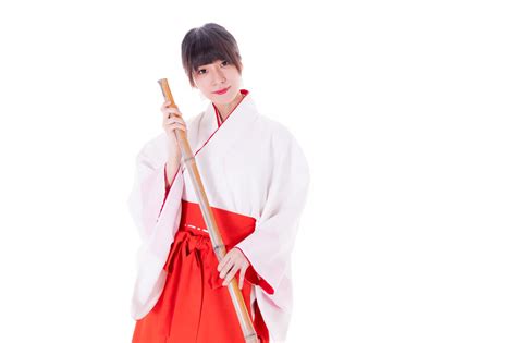 巫女さんのお掃除姿の無料の写真素材 Id27529｜フリー素材 ぱくたそ