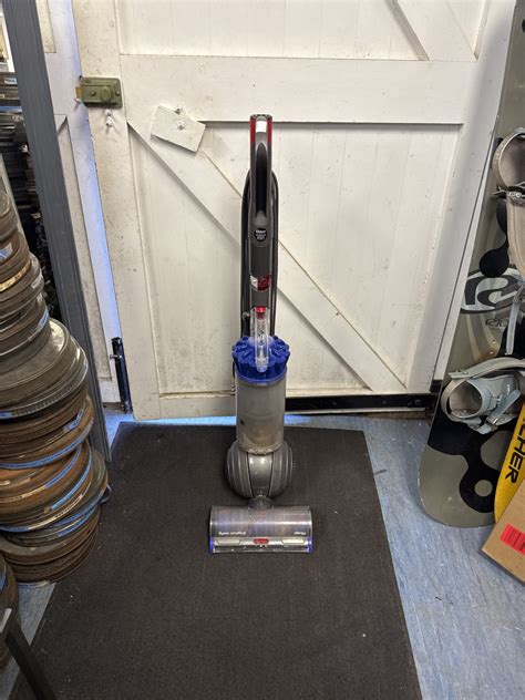 Dyson Ball Hoover Working Badgers Auctions On Site And Online Auctions In High Wycombe