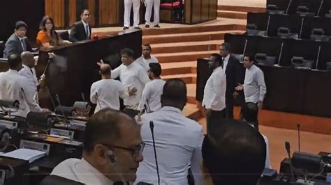 මන්ත්‍රී අජිත් මාන්නප්පෙරුමගේ පාර්ලිමේන්තු සේවය අත්හිටුවයි