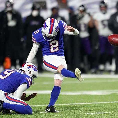 Download Field Goal Attempt Football Game Wallpaper