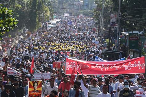 Dvb မြိတ်မြို့ ရပ်ကွက်များတွင် ရဲကားဖြင့် အရပ်ဝတ်များက ညအချိန်မတော