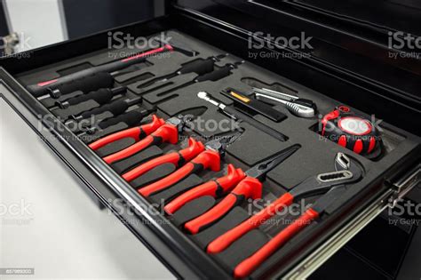 수리 및 자동차 차고에는 자동차의 진단 도구 도구 및 Wrenchwrench 및 도구 상자에 근접을 위한 도구 교체 자동차 부품 자동차 부품 도구 서비스 도구와 도구 상자