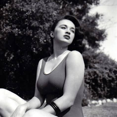 Classic American Pin Up Icon Stunning Photos Of Young Bonnie Logan And