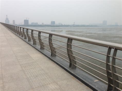 桥梁护栏 成都路百全交通设施有限公司