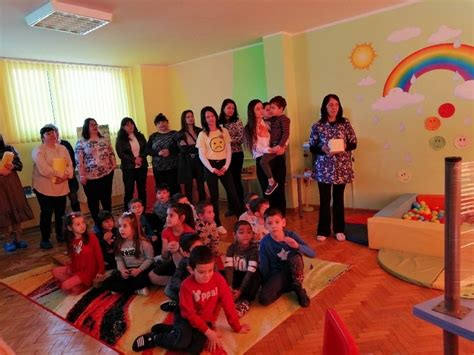 Педагози проведоха среща в детска градина в Мездра снимки