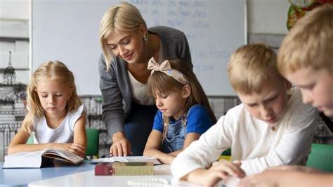 В школах Беларуси разрешат платные занятия