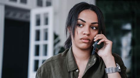 11 Subtle Signs Your Best Friend Is Secretly Pulling Away From You