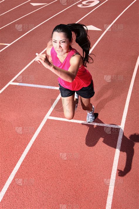 女人 田径赛 女子赛道 垂直画幅 机敏 拉美人和西班牙裔人 短跑 图像 仅成年人 青年人