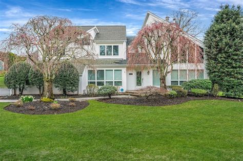 4 Maureen Dr Mount Sinai Ny 11766