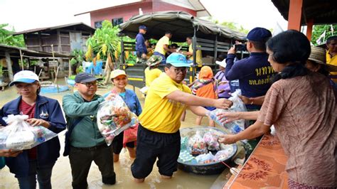 แจกสิ่งของช่วยเหลือผู้ประสบภัยน้ำท่วม 3 จังหวัดอีสาน