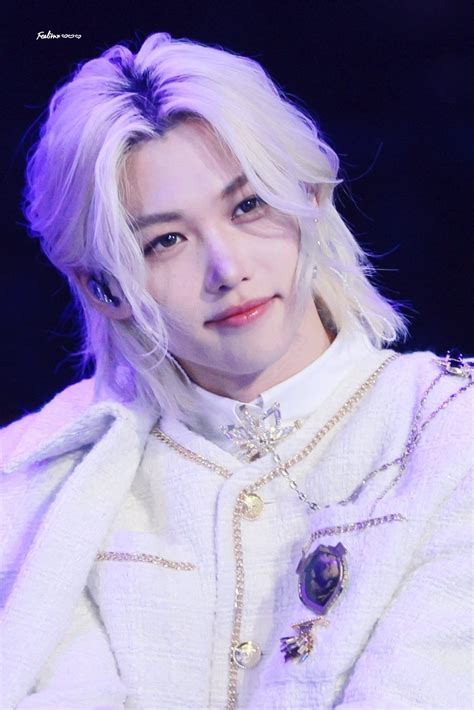 Pin De Closed Bye Em Felix 이용복 Celebridades Masculinas Celebridades