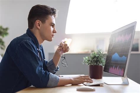 Premium Photo Financial Analytics Millennial Male Entrepreneur