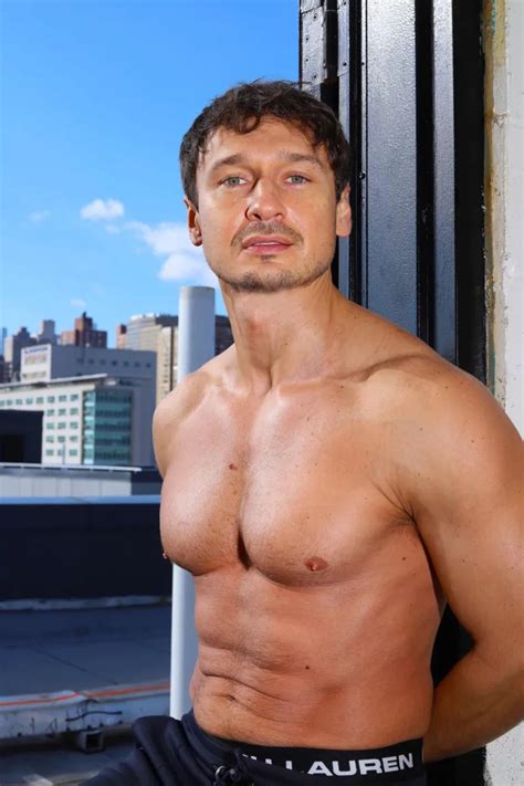 SZÍVDÖGLESZTŐ ALEX KOF ATTITŰD