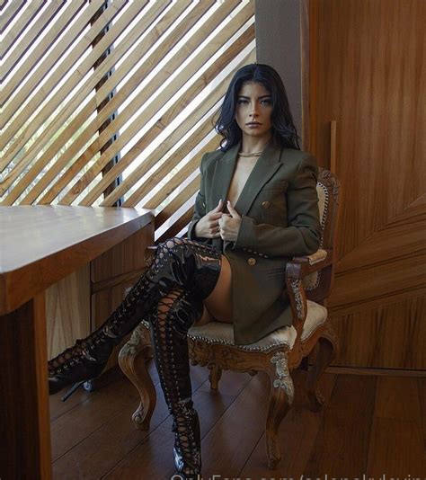 Selena Kyle Nude Porn Pictures Xxx Photos Sex Images Pictoa