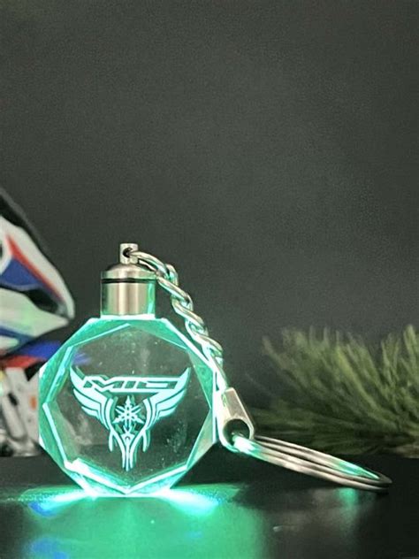 Yamaha Aerox พวงกุญแจไฟ Led พวงกุญแจปรับแต่งคริสตัล7สีสำหรับรถจักรยานยนต์พวงกุญแจส่วนบุคคล