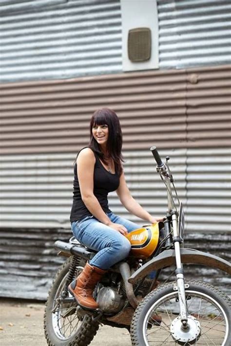 ΤΑ ΜΟΤΟΡΙΑ ΤΗΣ ΔΥΤΙΚΗΣ ΑΚΤΗΣ Γυναικες και Μοτοσυκλεττες