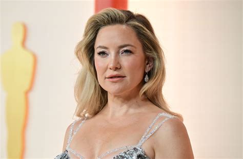 Kate Hudsons Shimmery Gown Looks Like A Nod To Her First Ever Oscars Look Glamour