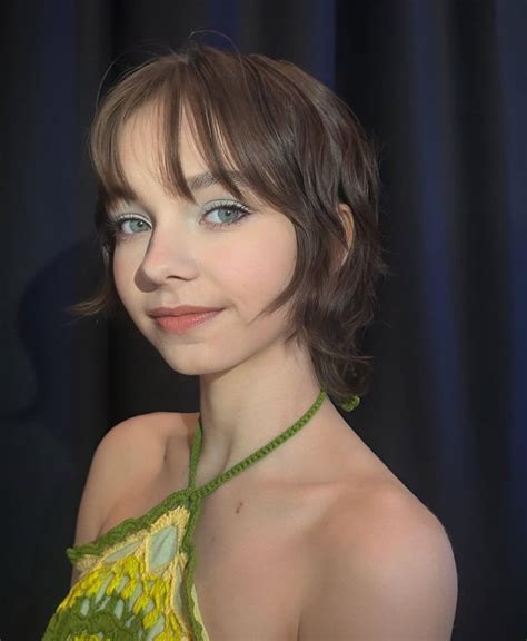 Emma Myers Emma Myers Blonde Emma Myers Haircut Emma Myers Hairstyle