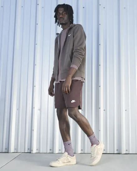 Lente En Zomer Outfits Voor De Nike Dunk Low Sneakerjagers