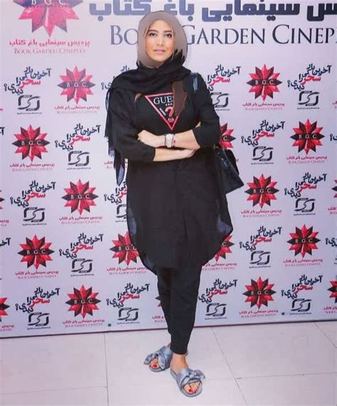 استایل زیاد راحت نیکی مظفری با حضور دمپایی در ملا عام