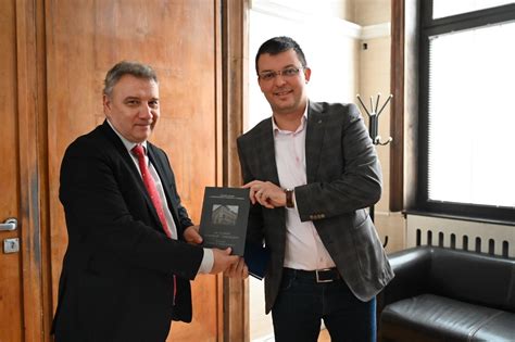 УНСС Създаване на Академия по електронно управление обсъдиха министър Георги Тодоров и