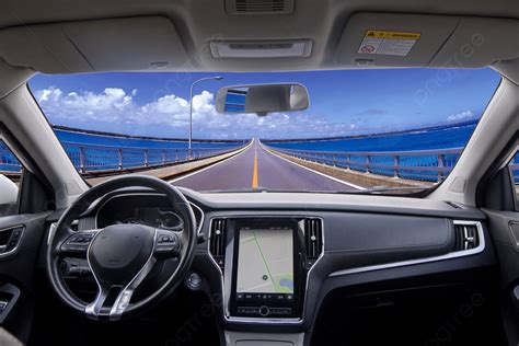 연해 도로 에서 자동 으로 운전 하 는 자동차 자동차 운전석 과 바람막이 유 리 를 실사 하 다 운송 도구 도구 배경 일러스트 및 사진 무료 다운로드 Pngtree