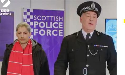 Кој е следен за извинување Off