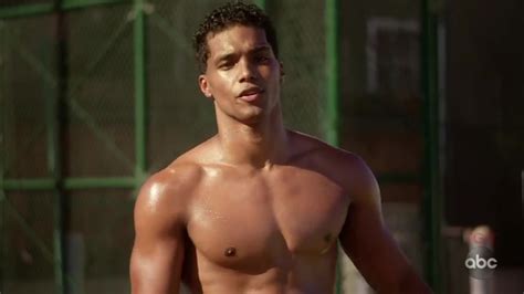 Auscaps Rome Flynn Shirtless In How To Get Away With Murder 5 01 Your
