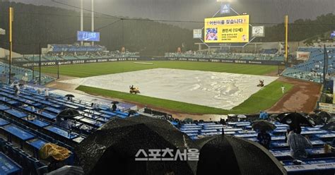 ‘갑자기 쏟아진 폭우 롯데 삼성전 경기 시작 5분 만에 중단→끝내 우천 취소 Ss대구in