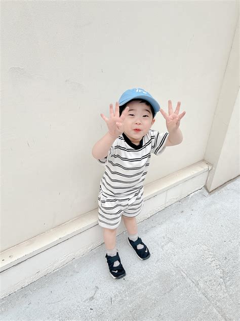 쀼의 이레맘생활 김은진 제품제공 세상에 하나뿐인 모자 🧢 캡모자 앞쪽에 울 이레 이름이 딱~~ 신상 브랜드같이 이쁘네요 엄마눈에 하트 뿅뿅 😍 리리네자수에서