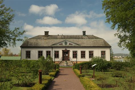 Jönköping 건물 외관 건축 관광 관광 명소 구름 낀 하늘 낮 녹지 도시 풍경 도시의 랜드마크 로젠룬드 로젠룬드 매너 로젠룬드 박물관 문화