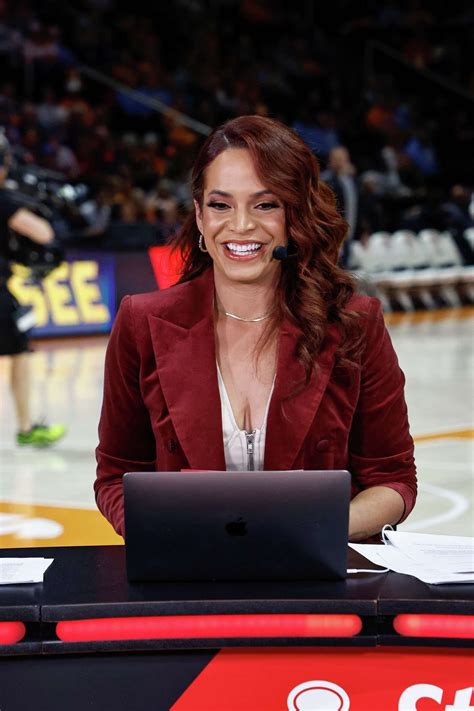 Elle Duncan Leaves Espn For Netflix Will Host Sports And Cultural Live