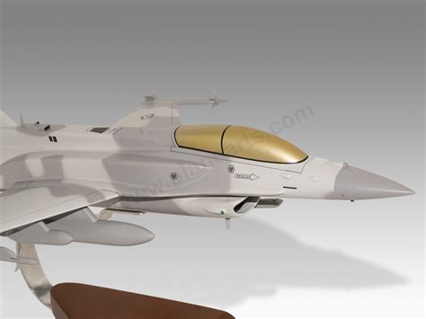 Lockheed Martin F 16 Block 60 Desert Falcon Uae Air Force Planearts