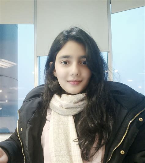 Kaneez Ayesha Medium