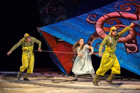 Алиса в страната на чудесата Младежки театър Николай Бинев Artvibe