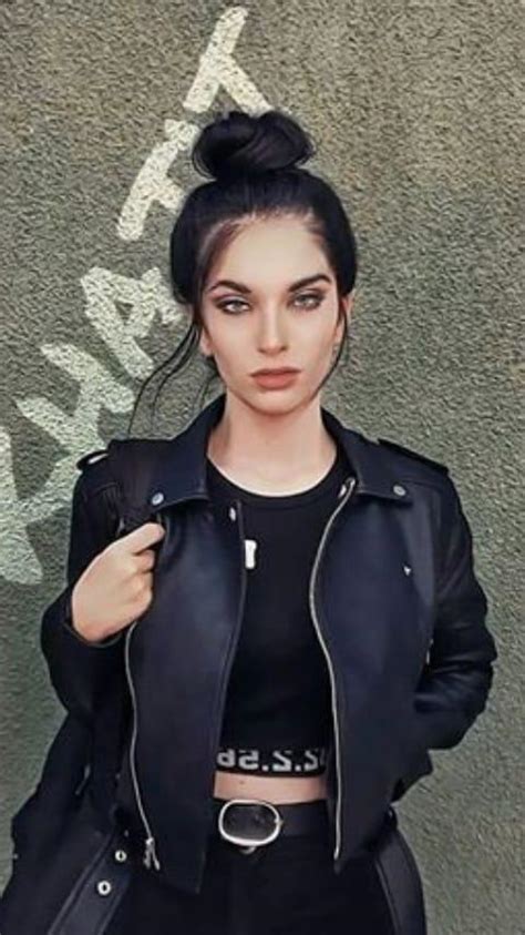 Hey Guys Could You Help Me Find Out Who Is She Scrolller