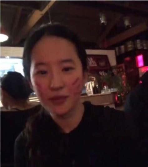 劉亦菲素顏近照流出 化身小萌貓甜笑 每日頭條
