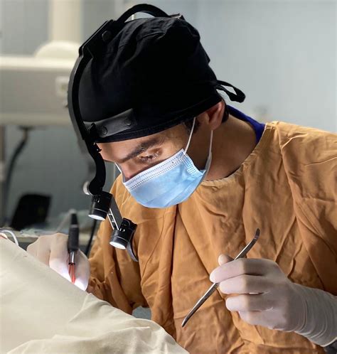 Dr Tornike Verulashvili ყბა სახის ქირურგი იმპლანტოლოგი თ ვერულაშვილი Dr Tornike