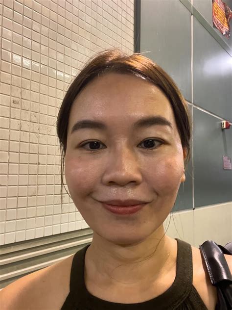悉心化了一個妝 落去等巴士 10分鐘 妝已完 靚女唔流汗係真理 因為我唔係靚女😵‍💫