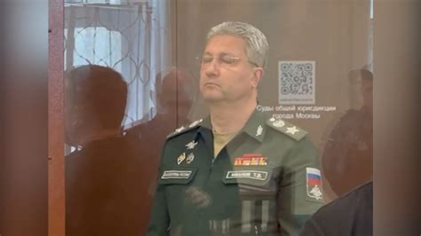视频曝光：俄国防部副部长伊万诺夫涉嫌受贿被拘捕 身穿制服出庭受审腾讯新闻