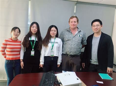 欢迎新同事的加入，接待来访英国客户合影深圳市高芯科技有限公司电子元件ic分销商