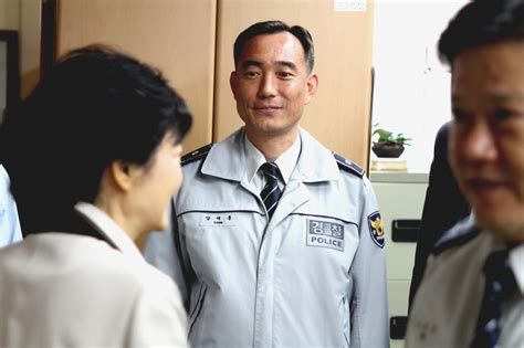 121025 독도경비대 화상통화격려 박근혜 7 오늘 박근혜 후보는 서울 미근동 경찰청 치안상황실을 Flickr