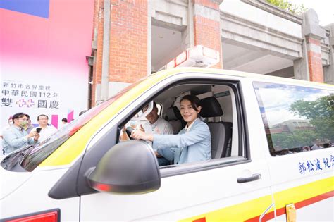 竹市獲民間捐贈2千萬消防設備 捐贈儀式高虹安為屏東大火殉職消防員默哀 觀傳媒
