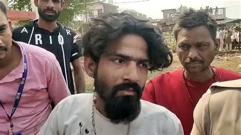 शोले की तर्ज पर बसंती को साथ ले जाने के लिए वीरू बना अभिषेक चढ़ा पानी