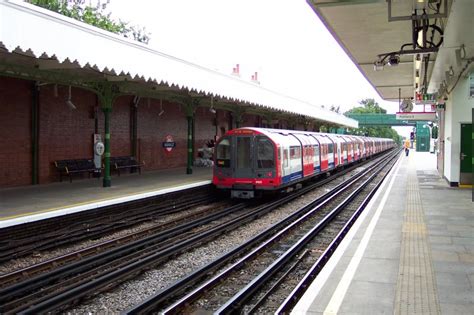 Hainault Eine Typische Station Für Den östlichen Teil Auf Der Central