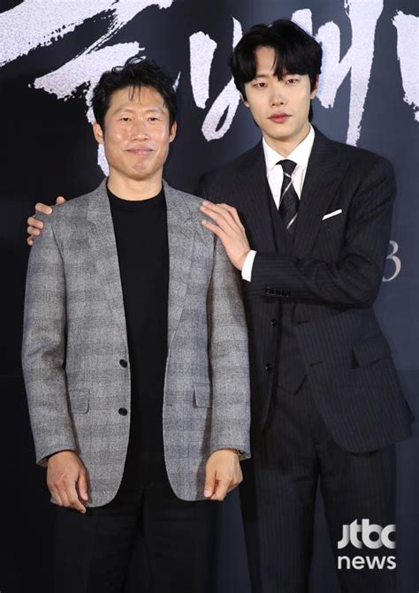 믿고 보는 유해진·류준열…올빼미 개봉 첫날 1위 Jtbc 뉴스