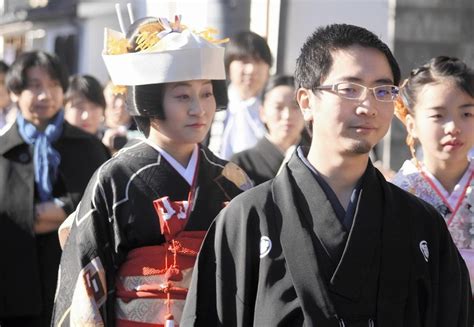 嫁入り行列：「よめー、よめー」80年ぶり再現 岩手 毎日新聞